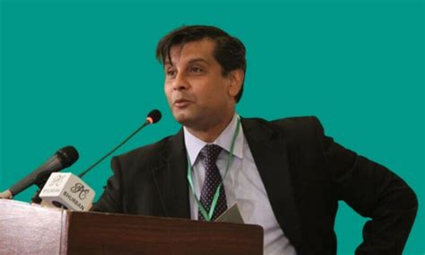 اسے نوکری نہیں ملی ورنہ یہ کلنے والا کتا عمران خان پر بھی بھونک سکتا