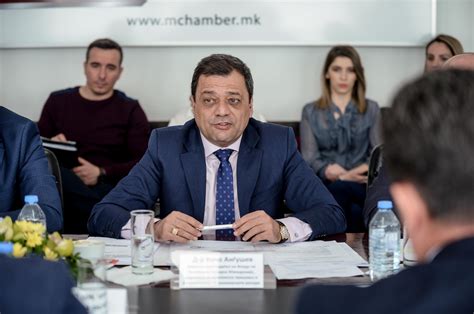 Вицепремиерот Анѓушев и министерот Фазлиу на средба со градоначалниците од Скопскиот плански