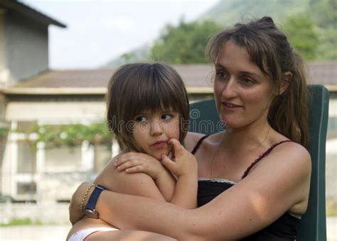 Mama E Hija Imagen De Archivo Imagen De Hembra Sonriente 14743219