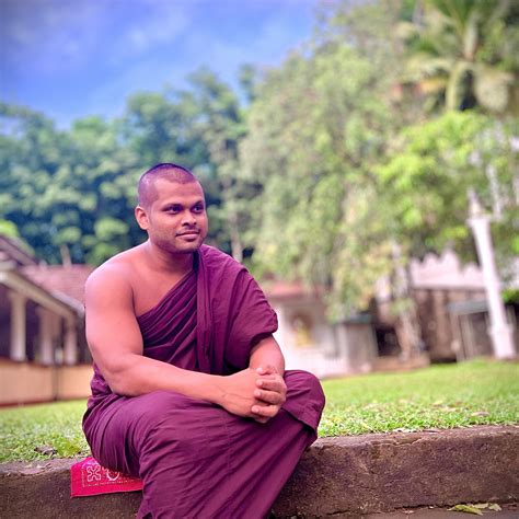හිනිදුම ඔන්න යාළුවනේ මගේ පින්තූරය එක්ක අලුත්ම වෙනස්ම නිර්මාණයක් මේ ඩිජිටල් නිර්මාණය කලේ අපේ
