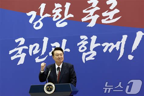 윤 대통령 2년 연속 시가행진…국군 장병은 자유 대한민국의 토대