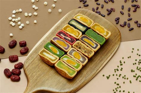 Say đắm Vẻ đẹp Và Hương Vị Set Quà Kim Ngọc Từ Momi Mooncake
