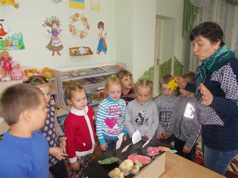 Заняття з аплікації старша група