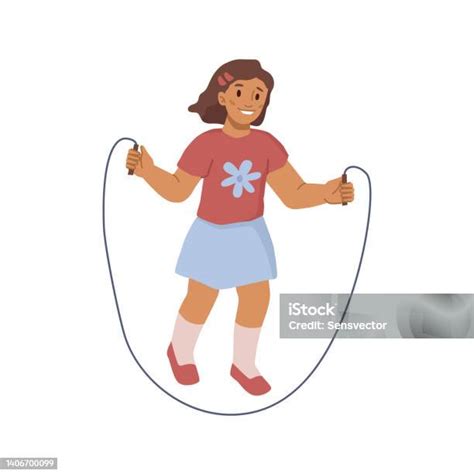 밧줄에 뛰어 오르는 어린 웃는 소녀는 고립 된 평평한 만화 캐릭터 벡터 행복한 유치원 여성 로프를 건너 뛰고 야외 스포츠 활동 쾌활한 작은 숙녀 홉 가공의 인물에 대한 스톡