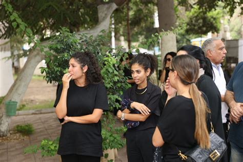 انهيار ماجدة نور الدين خلال تشييع جثمان نجلها أحمد سامي العدل