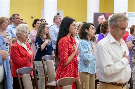 Нагороди і сертифікати на квартири Кличко привітав столичних медиків із професійним святом