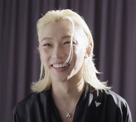 Пин на доске Artistas в 2024 г Знаменитости Кей поп Пикси