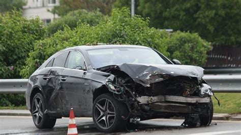 Пиян и без книжка от Ломско блъсна с БМВ то си паркирана кола във Враца