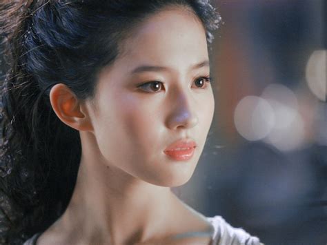 ปักพินโดย Michael J ใน Liu Yifei Crystal Liu