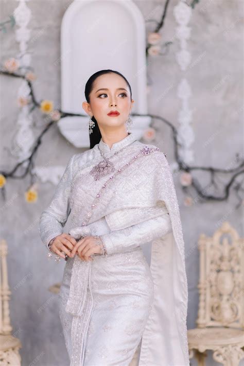 Premium Photo Beautiful Thai Girl In Thai Traditional Costumebride
