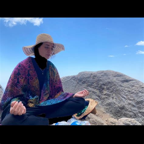 لباس نامتعارف مینا وحید در کوه این چهره خانم بازیگر را ندیده بودید