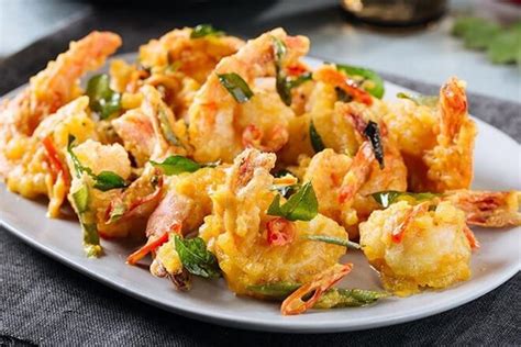 Cách Làm Tôm Chiên Trứng Muối Mặn Mặn Bùi Bùi Thơm Ngon Vô Cùng