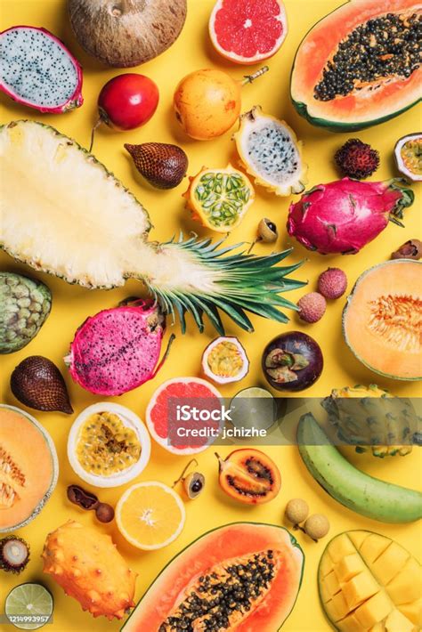 이국적인 과일 파인애플 파파야 망고 아노나 바나나 피타하야 키와노 아프리카 뿔 멜론 타마릴로 과일 그라나딜라 살라크 뱀 과일