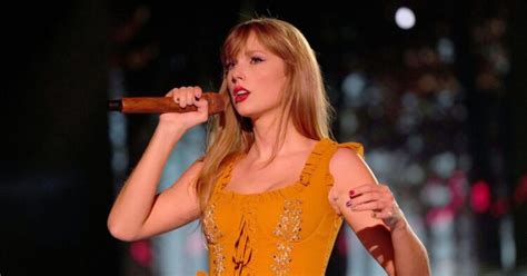 8 Hot Sexy Marjorie Finlay Bikini Pics