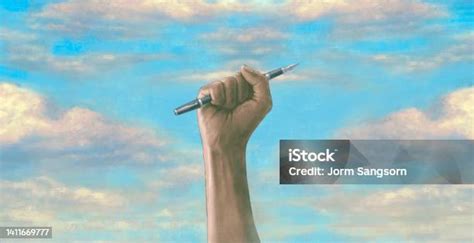 정치 예술 언론의 자유 표현 연설 초현실적 인 그림 하늘에 펜을 들고 주먹 손 개념 작품의 개념 아이디어 자유에 대한 스톡 벡터 아트 및 기타 이미지 Istock
