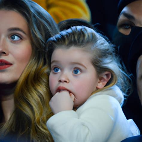 Adèle Exarchopoulos Ouvre Son Cœur Sur Son Fils Ismaël People News