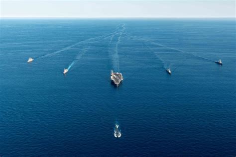 El Submarino De Propulsión Nuclear Estadounidense Uss Annapolis Llega A