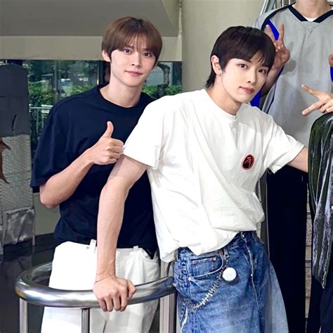 더쿠 라이즈 은석 성찬 무대의상 기본티셔츠 였구나ㅋㅋㅋ