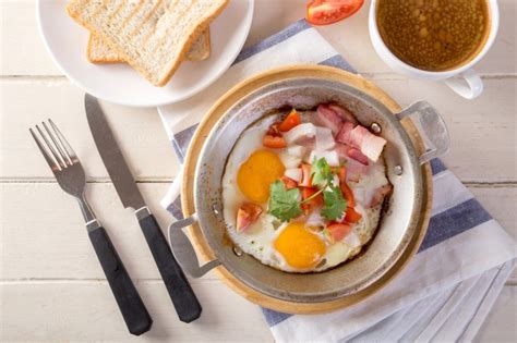 Яєчня з беконом і томатом від Анджеліни Джолі Новости Section Ukr Net