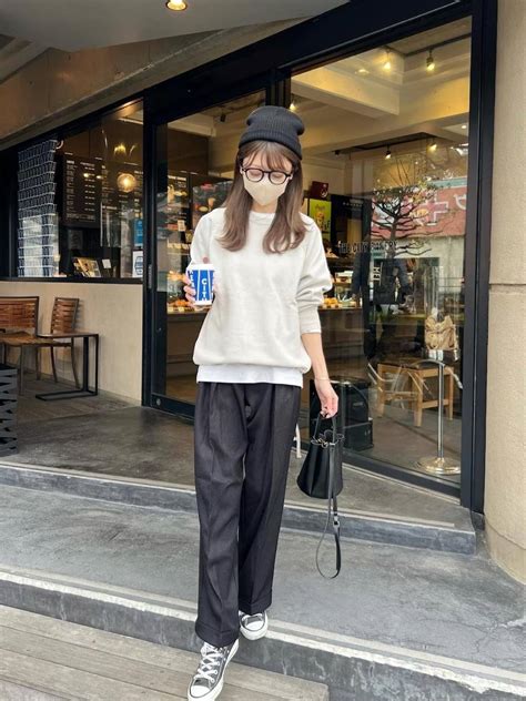 【黒パンツ】初春におすすめいい女風コーデ5選。40代大人女子にも 4yuuu