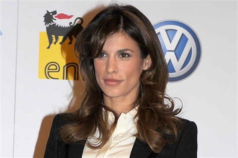 Eli Canalis Toglie Le Scarpe E Mostra Le Gambe Che Favola