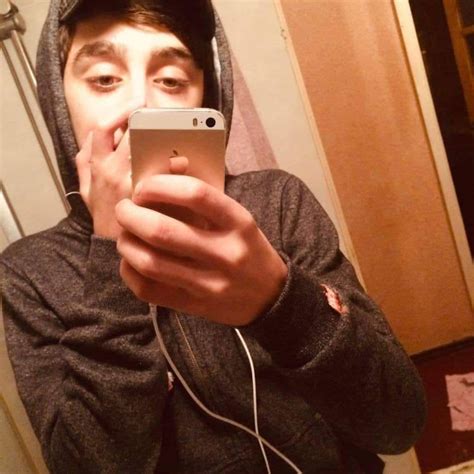 სიმპატიური ბიჭები