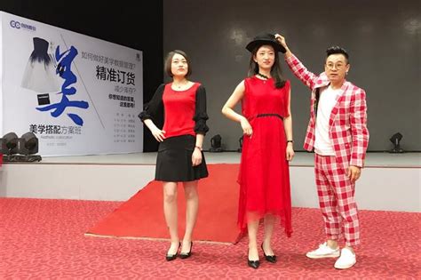 服装销售场景 服装销售 服装销售培训 大山谷图库