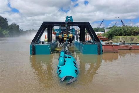 Cutting Compacted Sand Damen