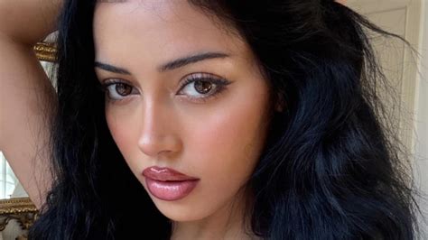 She Looks Like A Doe The Gaze Of This Spanish Model Fascinates