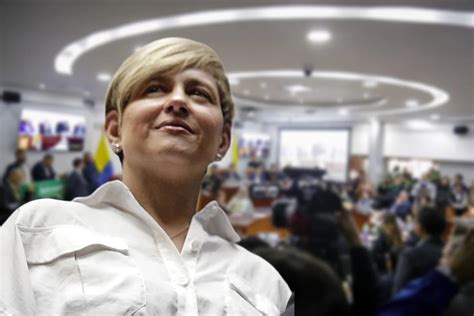 La primera dama Verónica Alcocer estuvo en el Congreso tratando de salvar la reforma a la salud