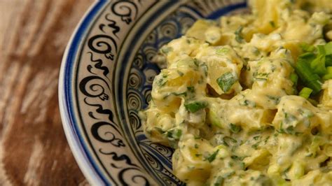 Bavyera Usulü Patates Salatası Tarifi Almanyanın Lezzetli Önerisi