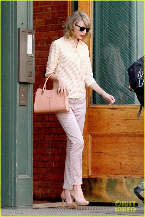 Taylor Swift Spends A Fun Night In Baking Cookies With Olympian Gracie Gold Photo