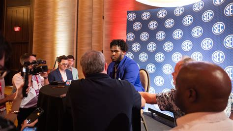 Alabama Ol Tyler Booker Comes To The Defense Of Malachi Moore Yardbarker