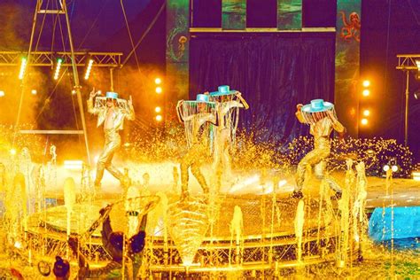 Waterland Spektakulärer Wasserzirkus Begeistert Groß And Klein München Online