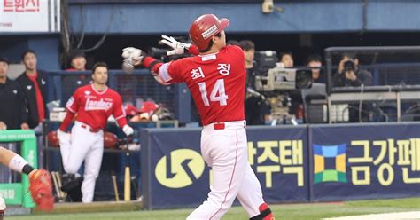 역시 최정은 최정이다” 돌아온 홈런왕은 사령탑을 웃게 만들었다