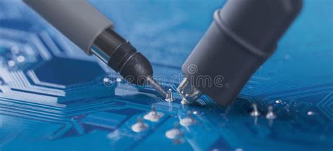 Measuring Electronic Signal Using Oscilloscope On The Pcb Electronics