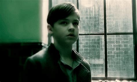 Hero Fiennes Tiffin Tom Riddle