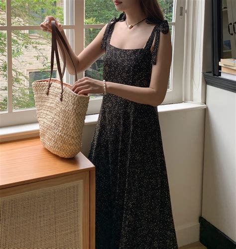 해외여행동남아신행신혼여름휴가휴양지코디 스퀘어 넥 어깨 끈 리본 조절 잔 꽃 플레어 핀 턱 플레어 롱 원피스