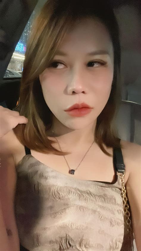 从不奉承谁 嘴巴不够甜 但你要令我失望 我就有能力让你绝望 我的性格就是 该吃吃该喝喝 破事别来惹我 事不过三 该走走该留留 凡事都不强求