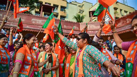 Rajasthan Result Bjp Celebrates With Firecrackers On Winning 115 Seats