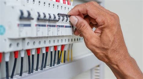 Different Types Of Circuit Breakers Their Respective Applications The Glimpse