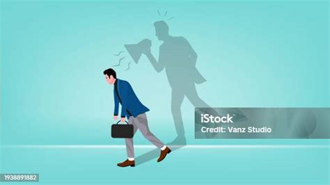 메가폰 개념 일러스트레이션으로 자신에게 고함을 지르는 사업가 그림자 자신을 비난하는 부정적인 비평가 생각 메가폰 일러스트레이션으로 우울한 사업가 자기 그림자 비난 내부에