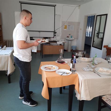 Професия Сервитьор ПГТ ИВАН ВАЗОВ НЕСЕБЪР