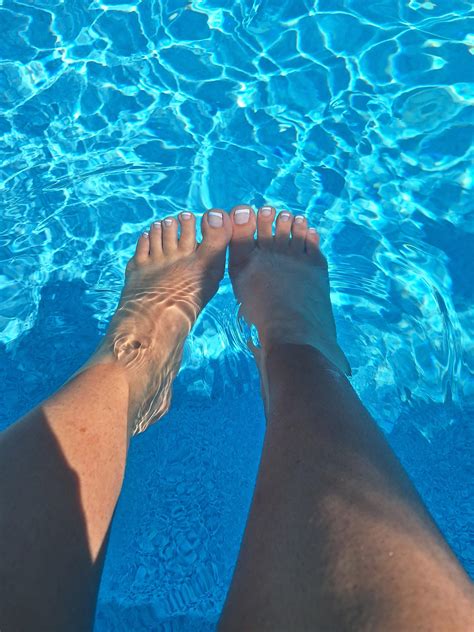 i can swim really well can you guess why 😉 r bigfeetgirls