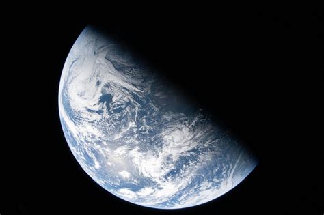 Nasa Shares Striking Photos Of Earth During Artemis Ii Moon Trip