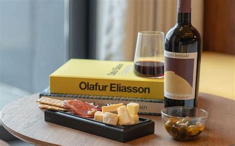 새해 호캉스에 제격 한 살 미만 새삥 호텔 4 Life 코스모폴리탄 코리아 Cosmopolitan Korea