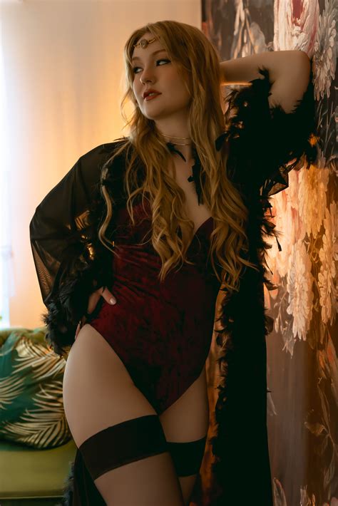 See This Stunning Boudoir Photography That Goes Beyond Lingerie And