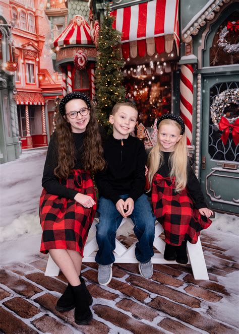 Christmas Jessica Schultz By Dream Capture Photography By Krista Ungerecht