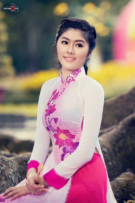 Ghim của Trancuongdad trên Vietnamese dress beautiful charming 2 | Áo dài, Thời trang nữ, Thời trang