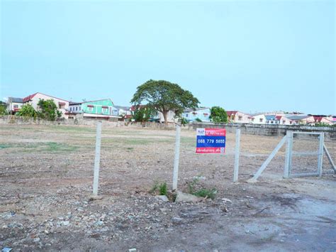 ขาย ที่ดิน ที่ดินล้อมรั้ว ถมดินนาน 10 ปี 4 ไร่ รูปสี่เหลี่ยมจัตุรัส สวย กว้าง 80 ม ลึก 80 ม